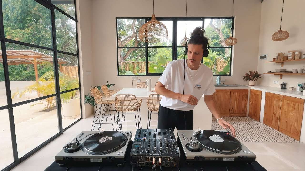 Chris Luno – Waved Vinyl House Mix | 2023 - MUSIC IN MY MIND