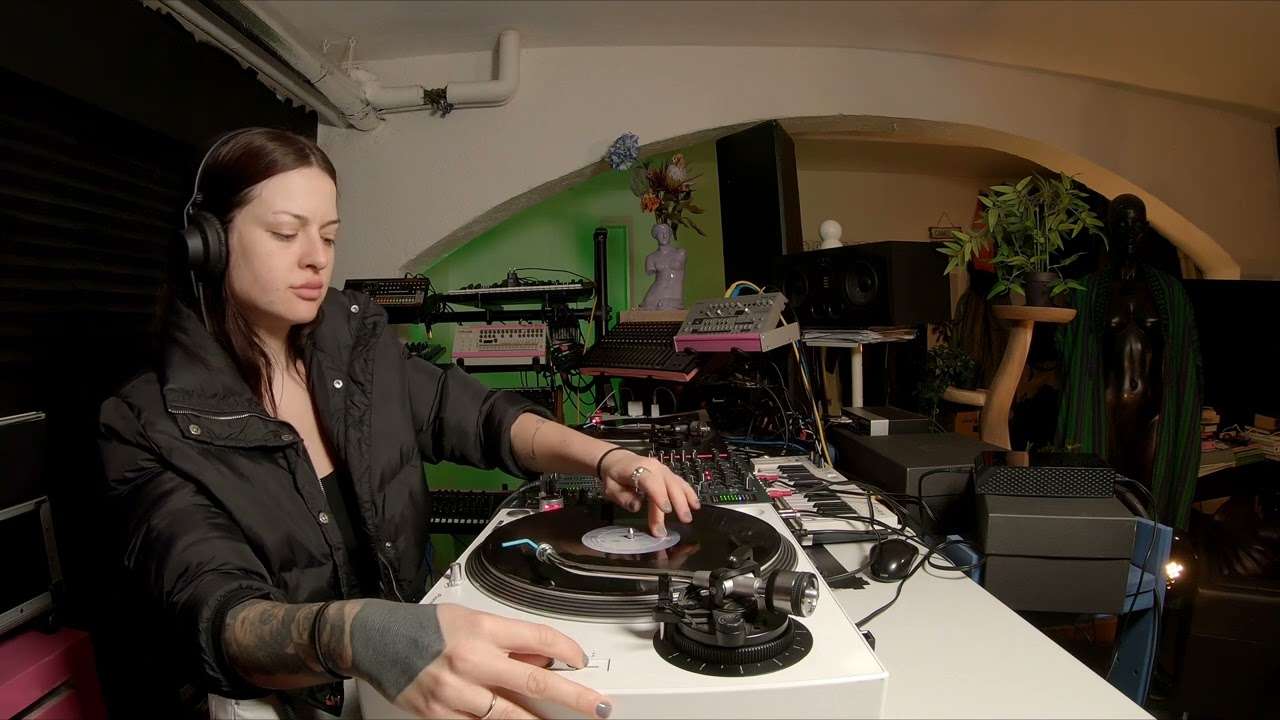 Reanna Peris – Techno Vinyl Mix | 2023 - MUSIC IN MY MIND