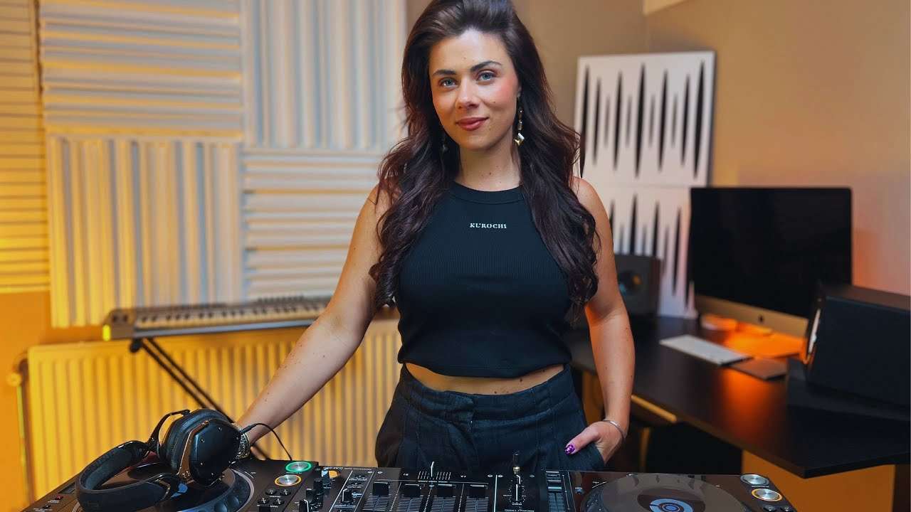 Laura van Dam – Capture Radio #08 | 2024 - MUSIC IN MY MIND