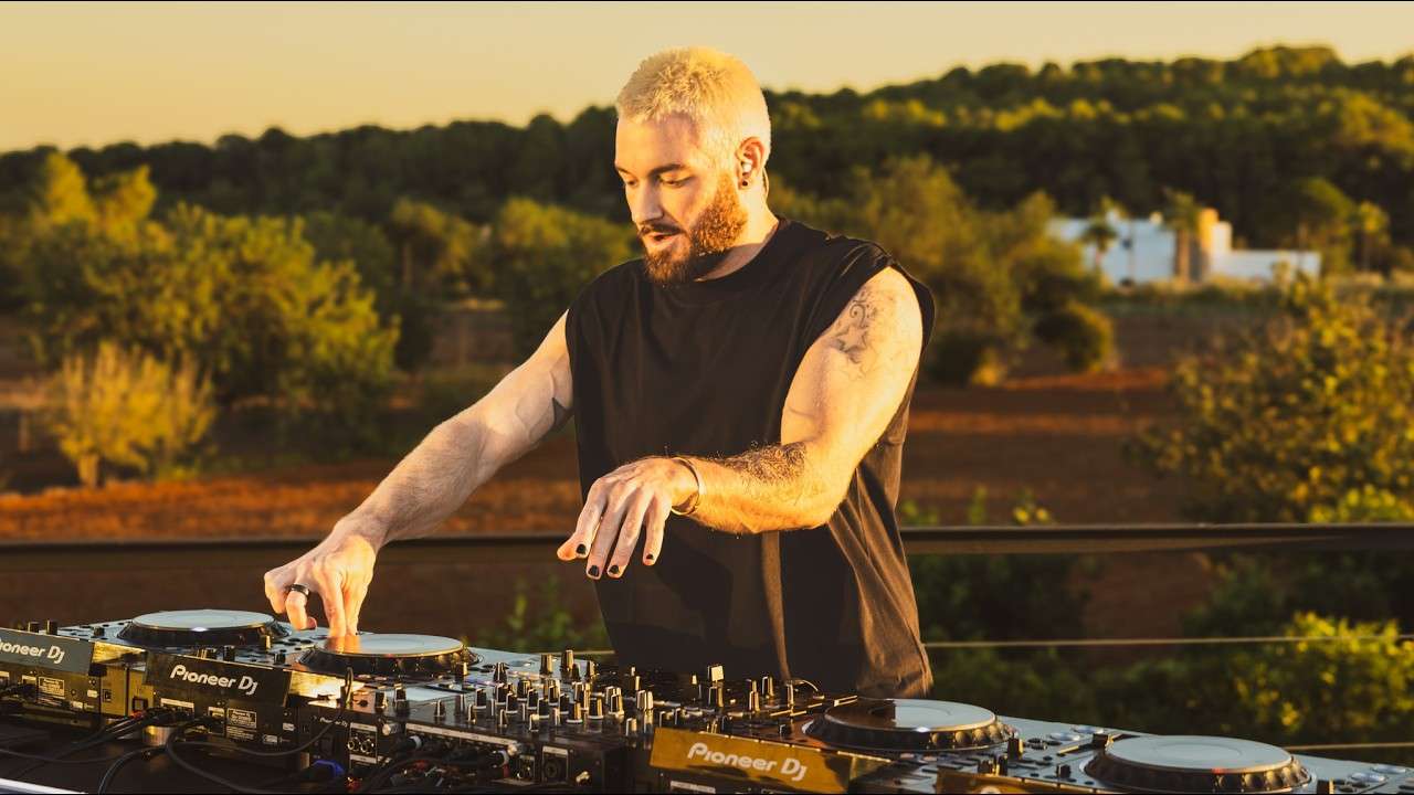 James Hype – Ibiza Sunset 5 Decks Mix 2024 - MUSIC IN MY MIND