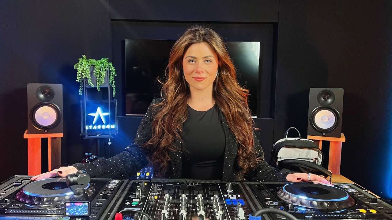 Laura van Dam – Capture Radio #19 | 2024 - MUSIC IN MY MIND