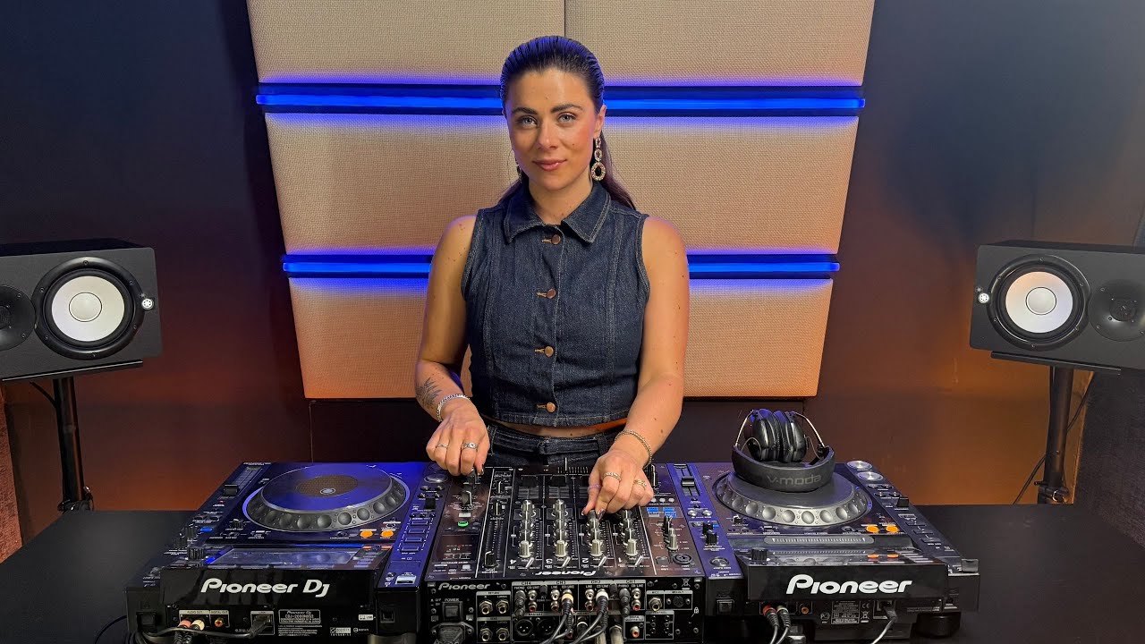 Laura van Dam – Capture Radio #45 | 2025 - MUSIC IN MY MIND